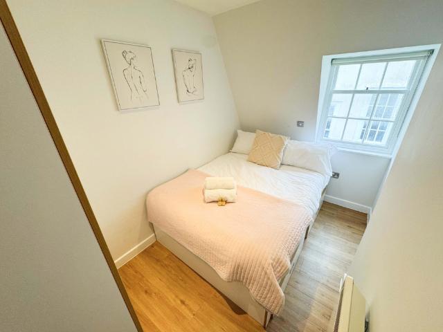 Studio Apartment – To Let
