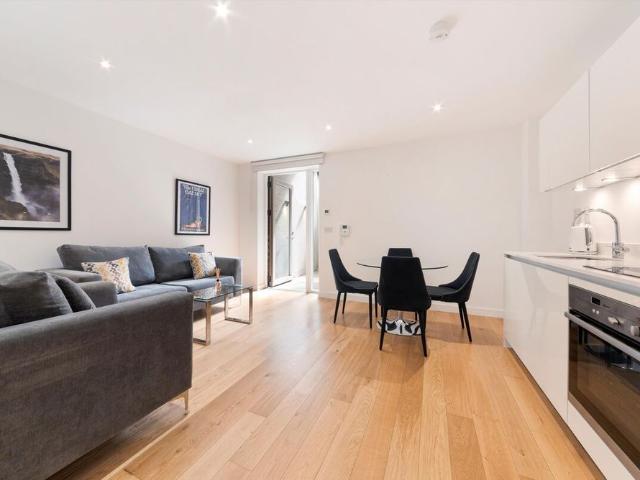 Studio apartment to let in Hand Axe Yard, WC1X