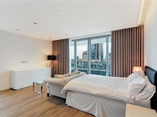 Studio apartment to rent in Cashmere House, Goodman's Fields E1