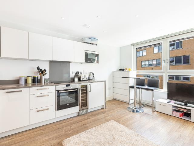 studio apartment to rent in gillespie court 9 queensland road holloway london n7
