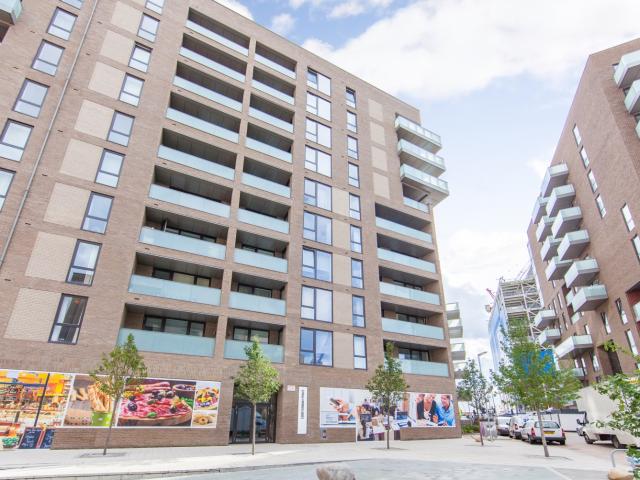 studio apartment to rent in peppercorn court 18 blair street aberfeldy village london e14