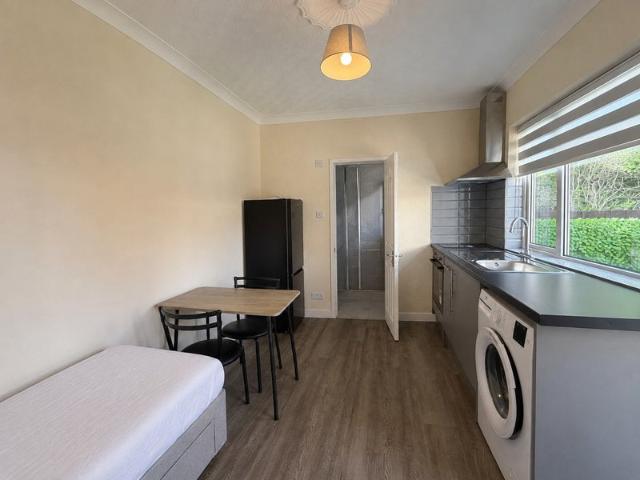 Studio Apartment with Outside Space Wyndale Aven