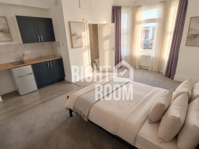 Studio Apartment 3, Bourne Hall, Priory Road, West Cliff BH2