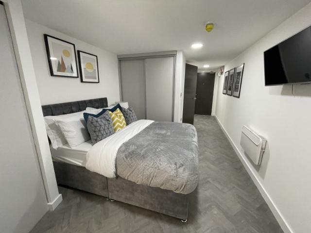 Studio Apartment 800pcm Wifi & Water included