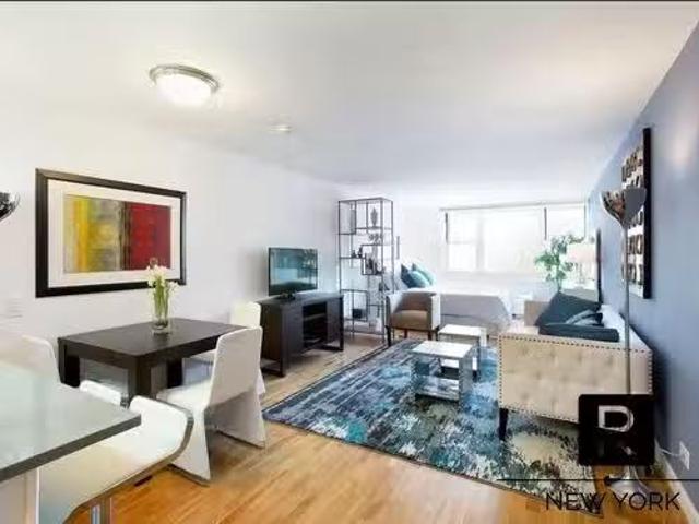 Studio at 355 South End Avenue for $3,500 by Dzinh Yin Nguyen