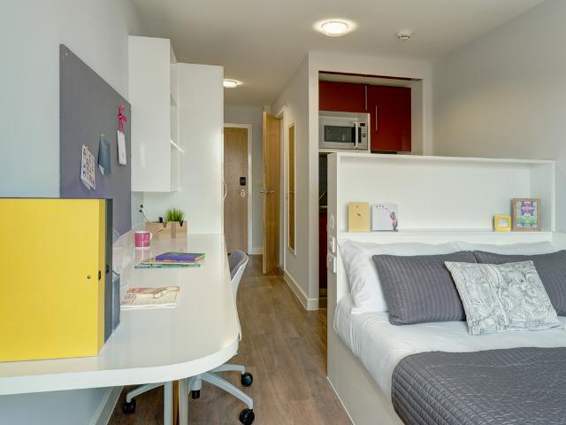 Studio at Glassyard Building, 7A. Studio to rent £1,777 pcm £410 pw