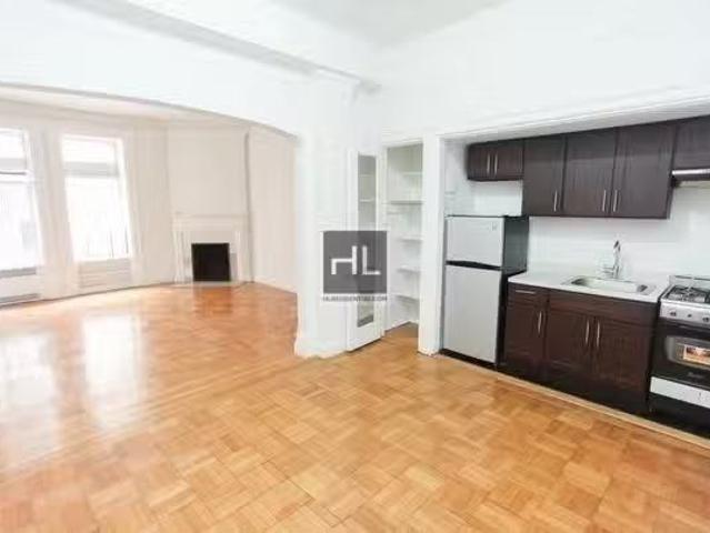 Studio at Fifth Avenue for $3,375 by Christofer Holland