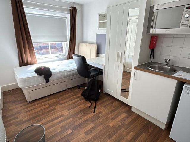 Studio available now for summer Ladies only