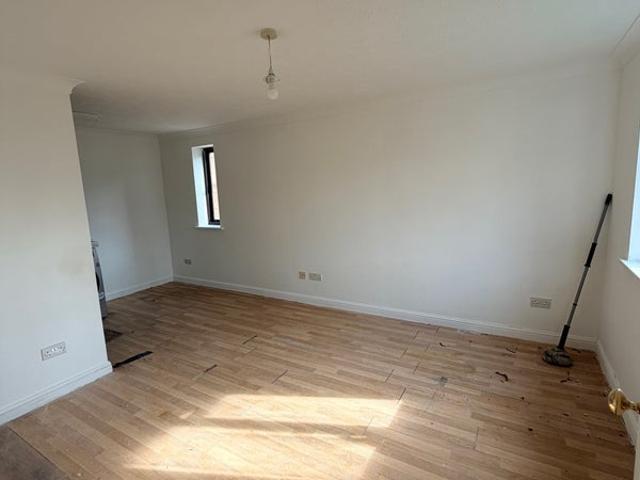 Studio Available for Rent in Colindale