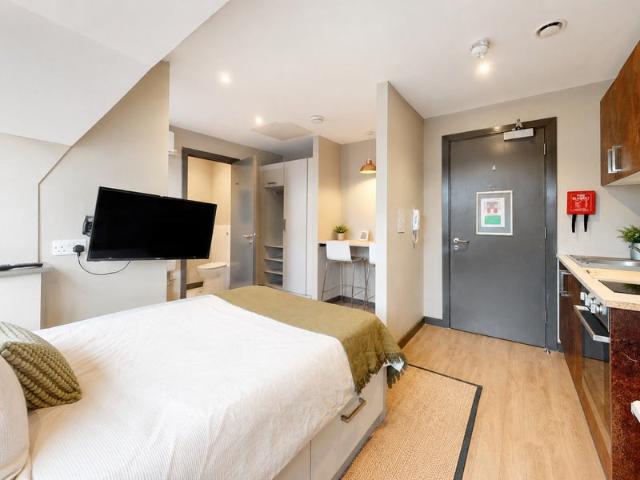 Studio Available 222PW