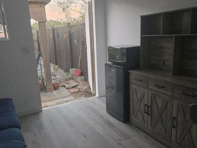 STUDIO BEAUTIFUL FURNISHED UTILITIES INCLUDED