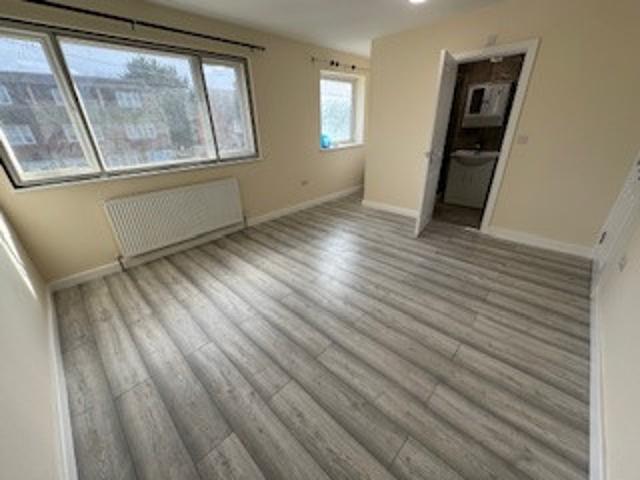 Studio Bed Flat Marshall Close HOUNSLOW TW4 5HJ Dream Homes Residentials Hounslow Limited