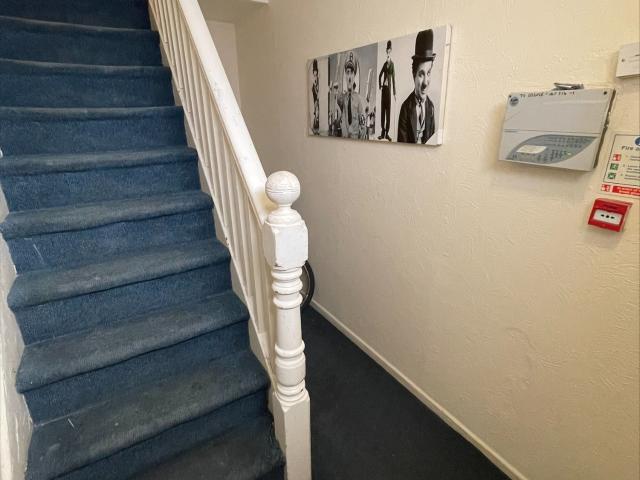 Studio Bed Studio 2 Fairford Avenue Leeds LS11 Care 4 Properties