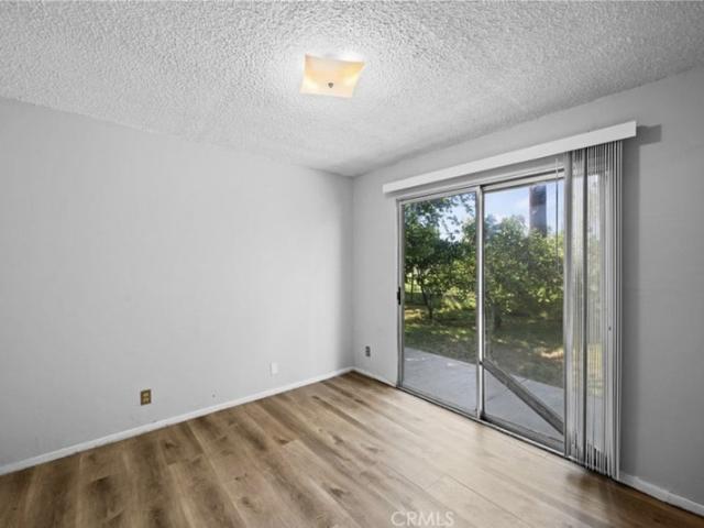 Studio Bedroom with Private Bathroom