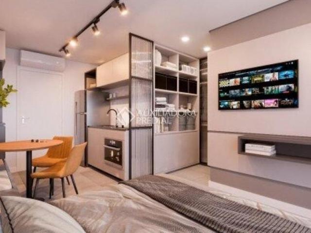 Studio Garden Moderno com Suíte no Água Verde