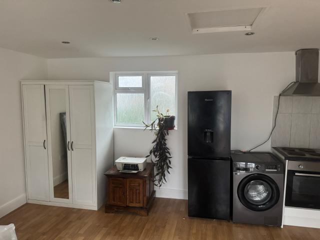 Studio Garden Separate Entrance All bills Included