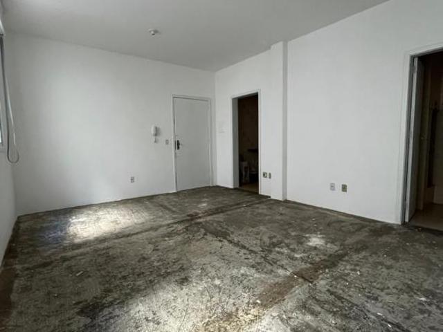 Studio grande, possibilidade de 01 dormitório prédio com elevador