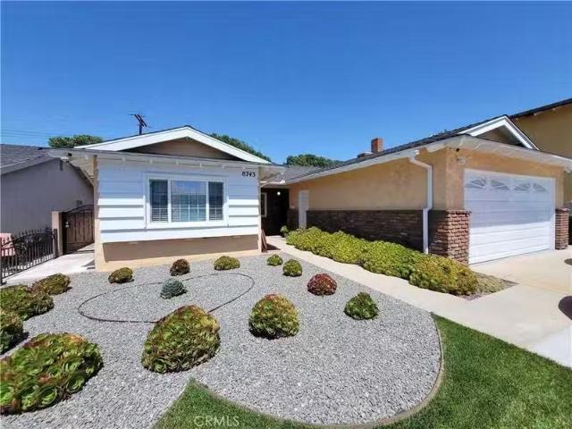 Studio Downey, CA 8743 Dorian St