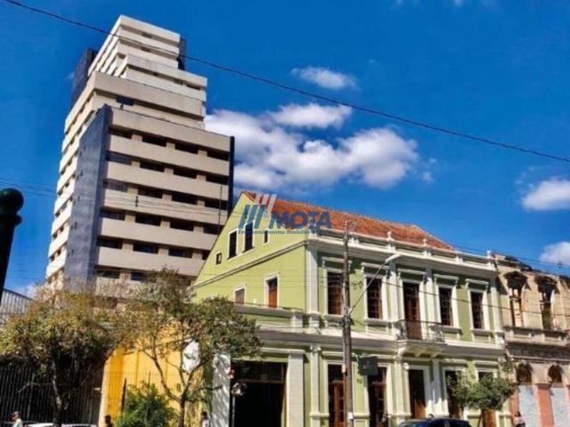 Studio de 28 m² na Barão do Rio Branco Centro Curitiba PR, aluguel por R$ 1.900/mês