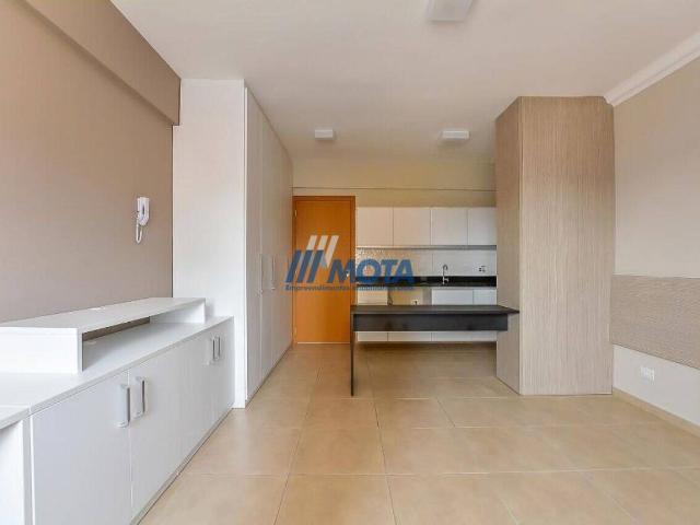 Studio de 29 m² na Conselheiro Araújo Centro Curitiba PR, aluguel por R$ 1.950/mês