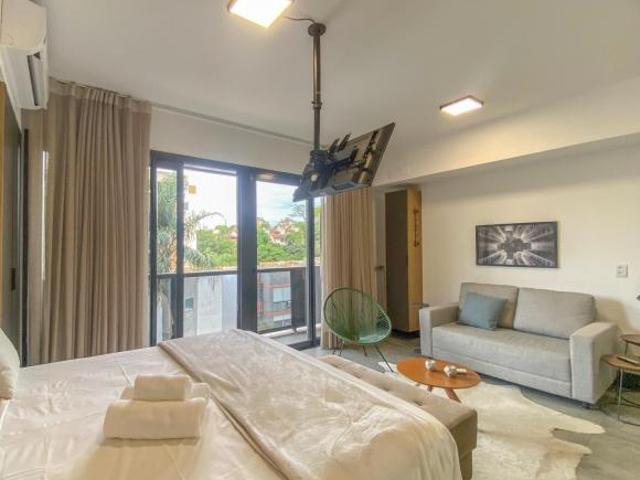 Studio de 36,76m2, totalmente mobiliado, com 1 vaga de garagem no bairro Boa Vista!