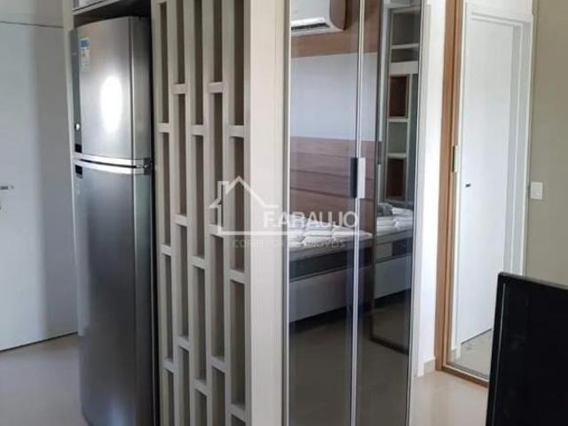 Studio de alto padrão com Sala, quarto, cozinha e varanda integrados em um ambiente clean, moderno
