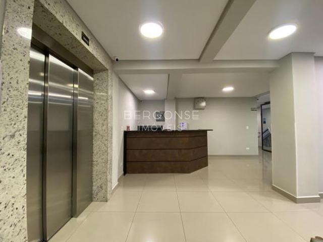 Studio decorado localizado no Centro, em Curitiba
