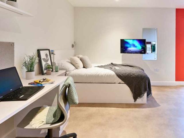 Studio Diamond, at View Studios