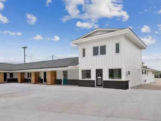 Studio E w/ patio Falls Edge Studios