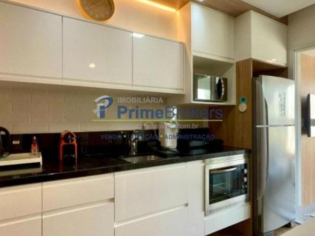 Studio em Pinheiros excelente decoração em condomínio de luxo