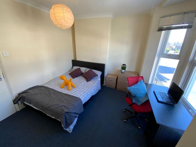 Studio For Rent at 126 Totteridge Road, High Wycombe, HP13, United_kingdom