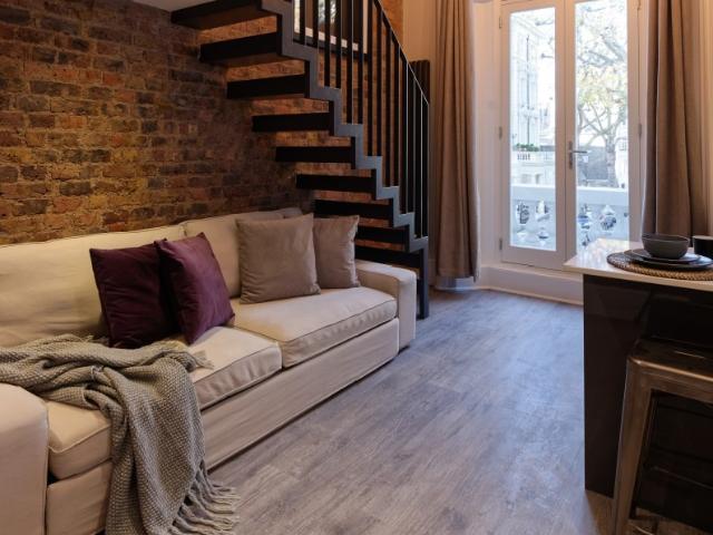 studio for rent at 21 Linden Gardens, London W2 4HD