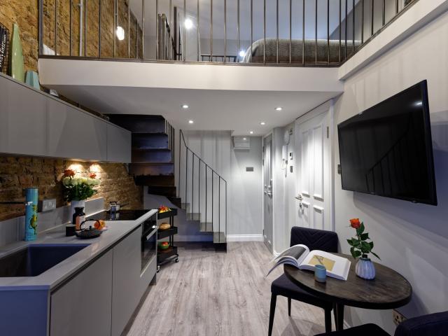 studio for rent at 21 Linden Gardens, London W2 4HD