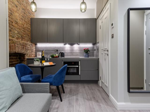 studio for rent at 21 Linden Gardens London W2 4HH