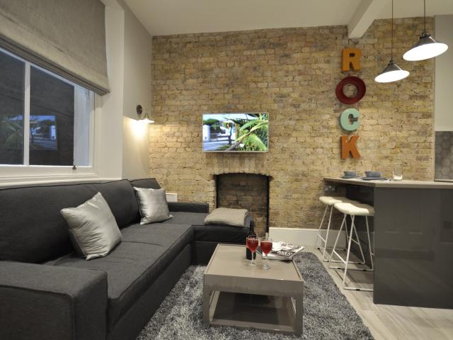 studio for rent at 21 Linden Gardens, London W2 4HH
