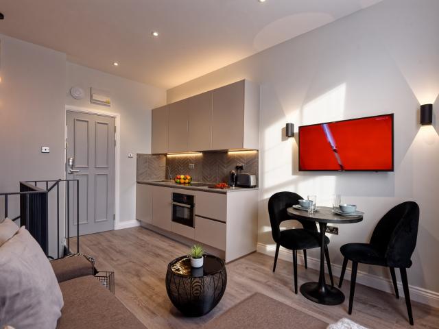 studio for rent at 21 Linden Gardens London W2 4HH