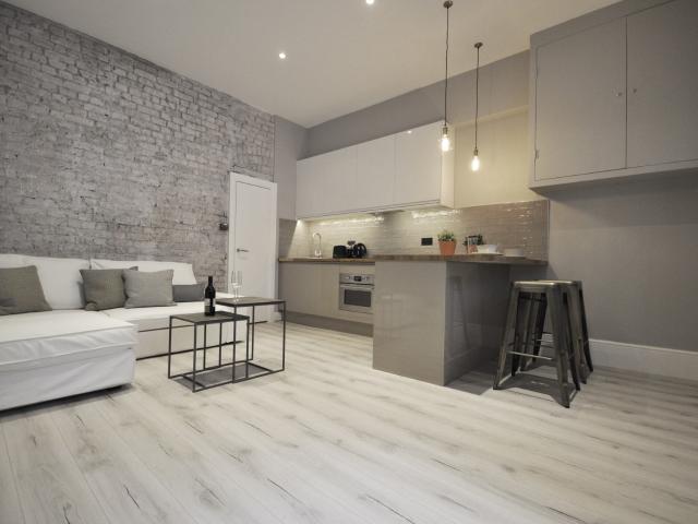 studio for rent at 25 Linden Gardens, London W2 4HH