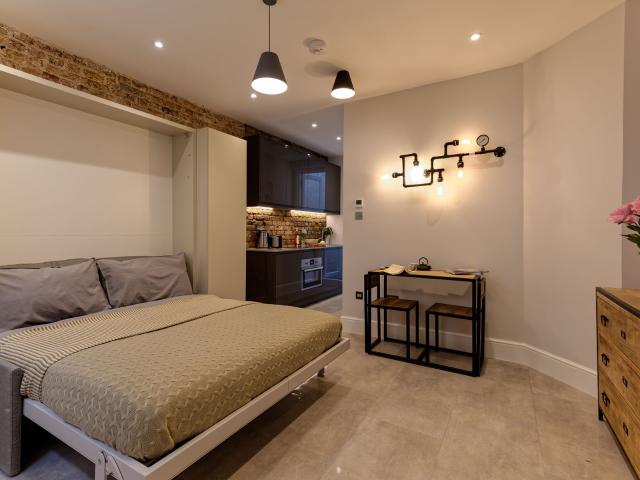 studio for rent at 25 Linden Gardens, London W2 4HH