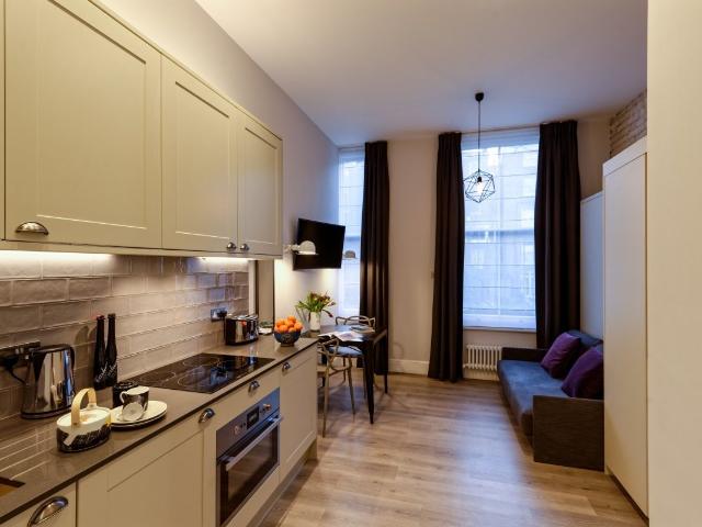 studio for rent at 25 Linden Gardens, London W2 4HH