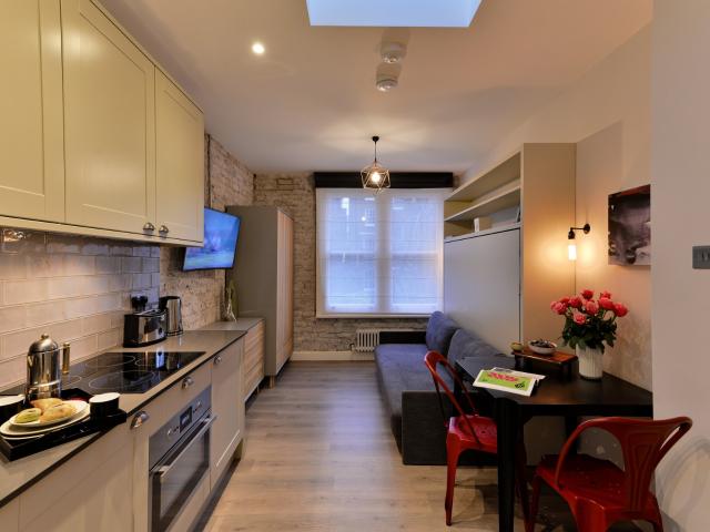 studio for rent at 25 Linden Gardens, London, W2 4HH