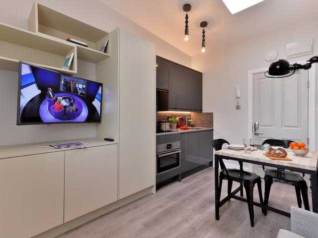 studio for rent at 25 Linden Gardens, London W2 4HH