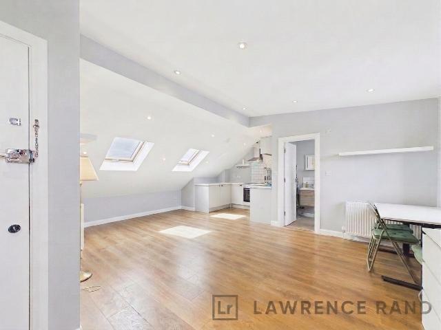 studio for rent in 105b Field End Road, Pinner, HA5 1QG