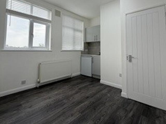 studio for rent in 11 Fairway, Petts Wood, Orpington, Kent, BR5 1EF