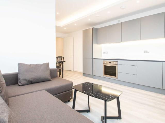 studio for rent in 17 Capital Drive, Linford Wood, Milton Keynes, MK14