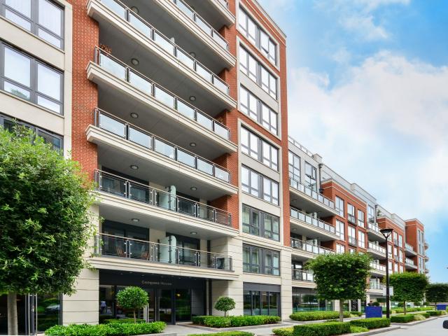 Studio for Rent in Compass House | Foxtons