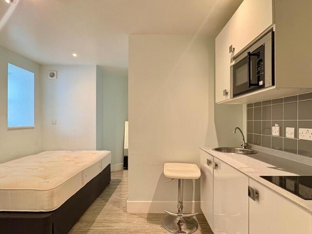 Studio to rent on Camden Road, London