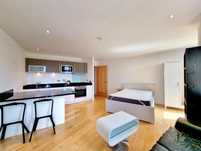 studio for rent in Candle House Wharf Approach Leeds LS1