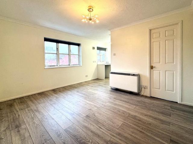 studio for rent in Captains Place Ocean Village, Southampton, SO14