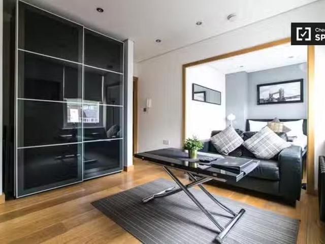 Studio for rent in Castle Baynard, London
