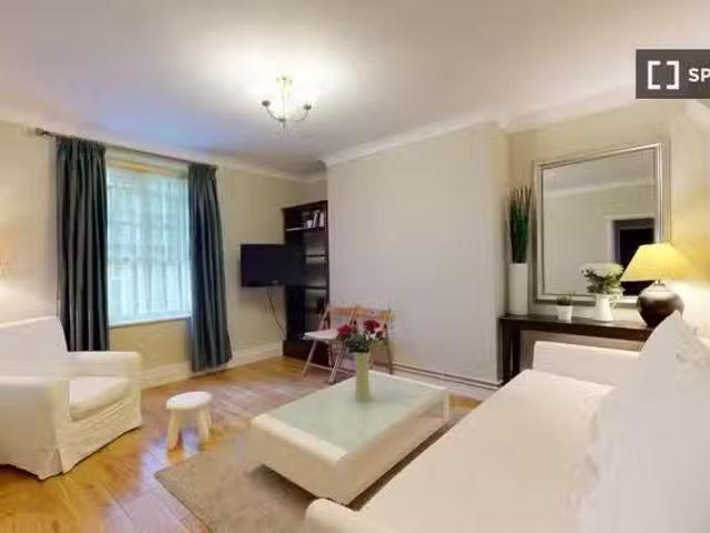 Studio for rent in Church Street, London